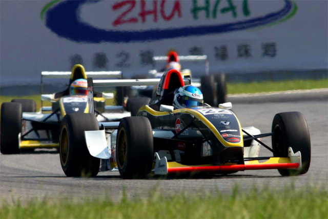 Buzz Racing、AFRで2度目のトップ4独占を達成 - autosport web