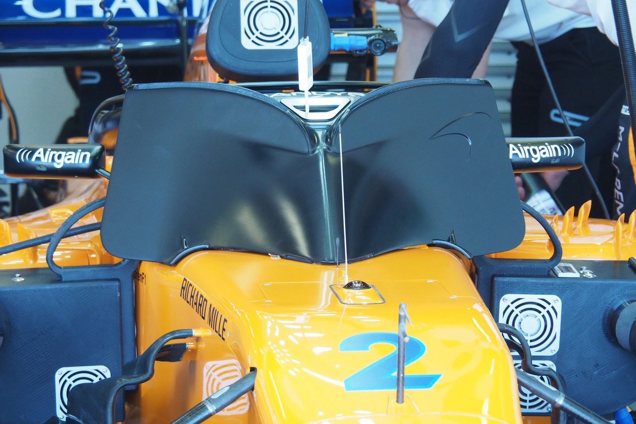 【ブログ】ガレージ内のドライバーがハロのおかげで見事にブロック／F1オーストラリアGP現地情報 | F1 | autosport web