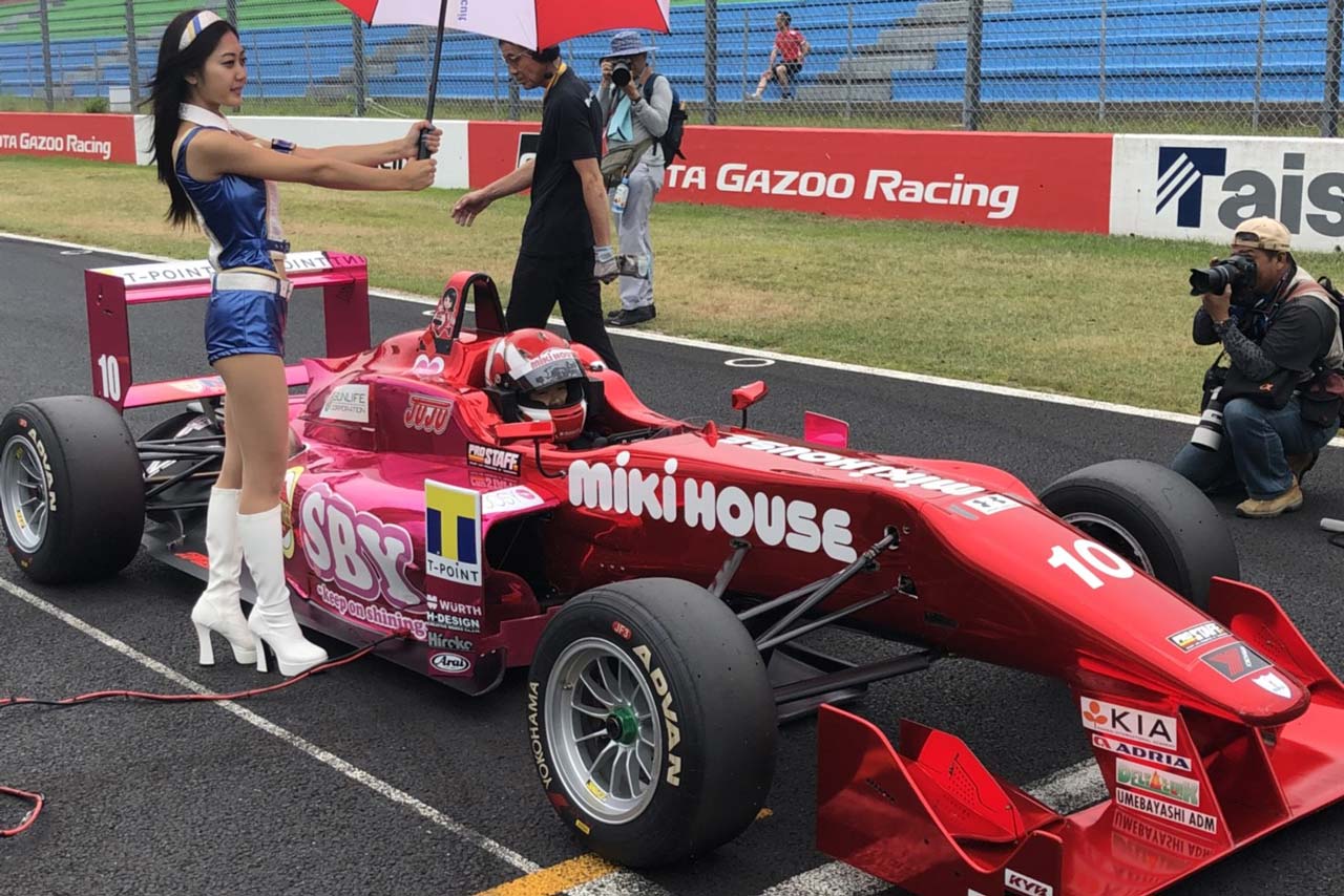 女子中学生レーサーのJuju、『FORMULA UNDER 17＆SENIOR RACE』でF3マシンを駆り優勝を飾る | 国内レース他 | autosport web