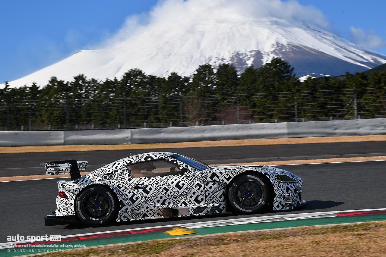 カモフラージュ模様に彩られたGRスープラとおぼしきJAF-GT車両 | スーパーGT：JAF-GTのGRスープラか!? 富士でカモフラージュ ...