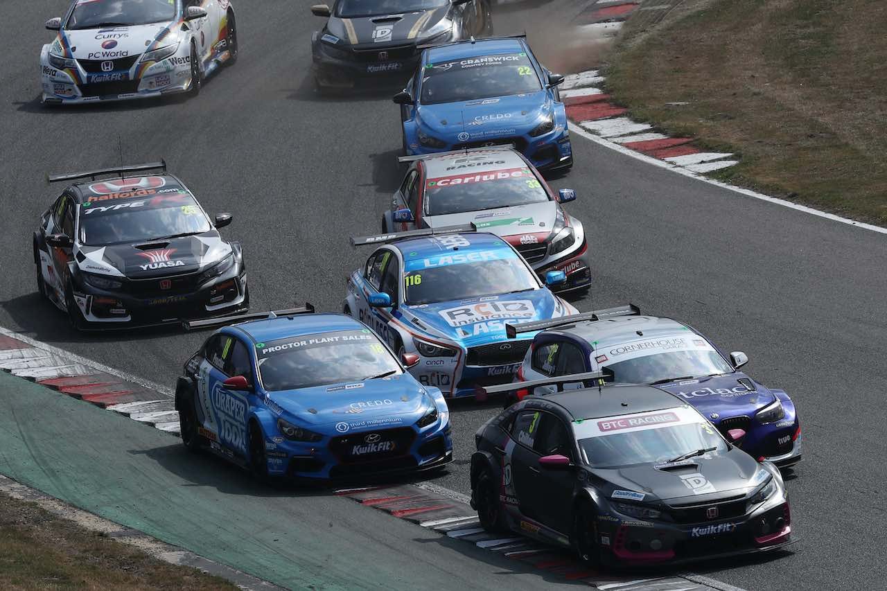 BTCC第2戦：BMW2勝。ホンダ、インフィニティとの2020年濃密3強バトルはさらに激化 - autosport web