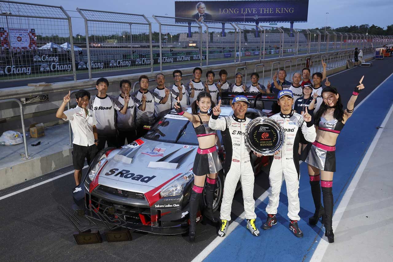 2015年第3戦タイを制したS Road MOLA GT-R（本山哲／柳田真孝） | autosport web