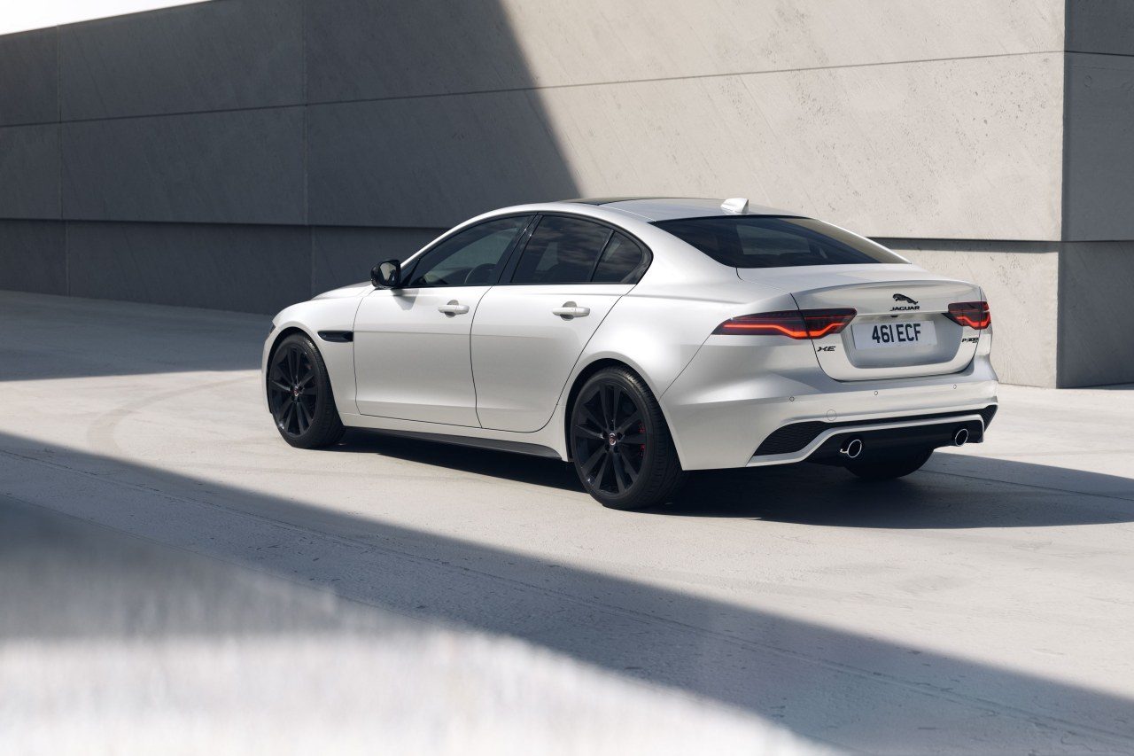 ジャガー、サルーン系の『XE』『XF／XFスポーツブレイク』の2022年モデル導入。新グレードも追加設定 | autosport web