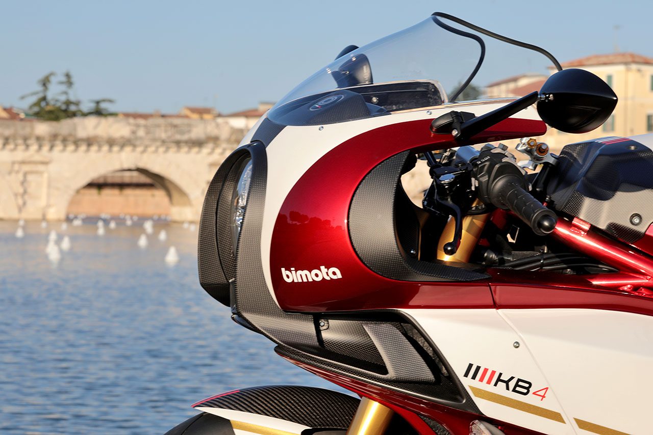 ビモータ、『KB4』と『KB4 RC』をミラノショーで公開。70年代のクラシックなデザインに | autosport web