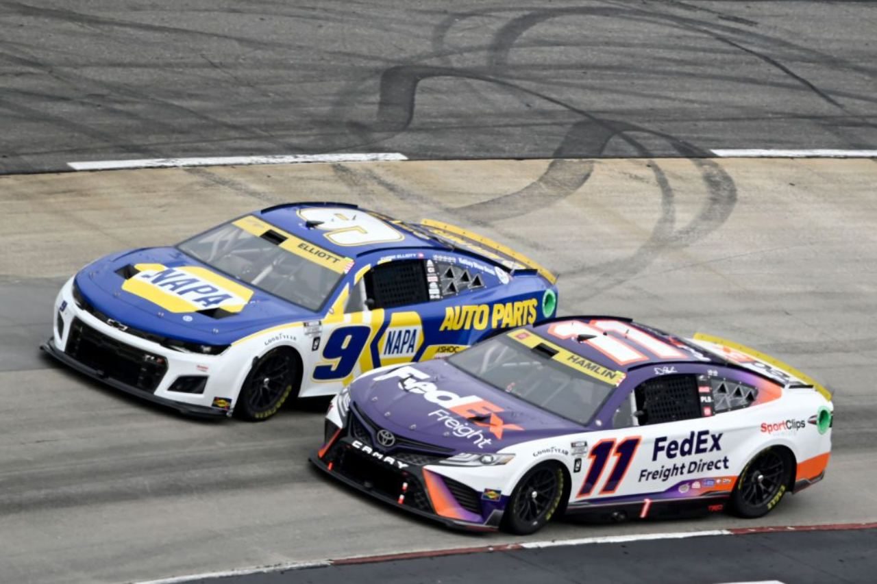 レース序盤を支配したHMS艦隊に対し、デニー・ハムリン（Joe Gibbs Racing／トヨタ・カムリ）が203周の最多リードを引き継ぐ ...