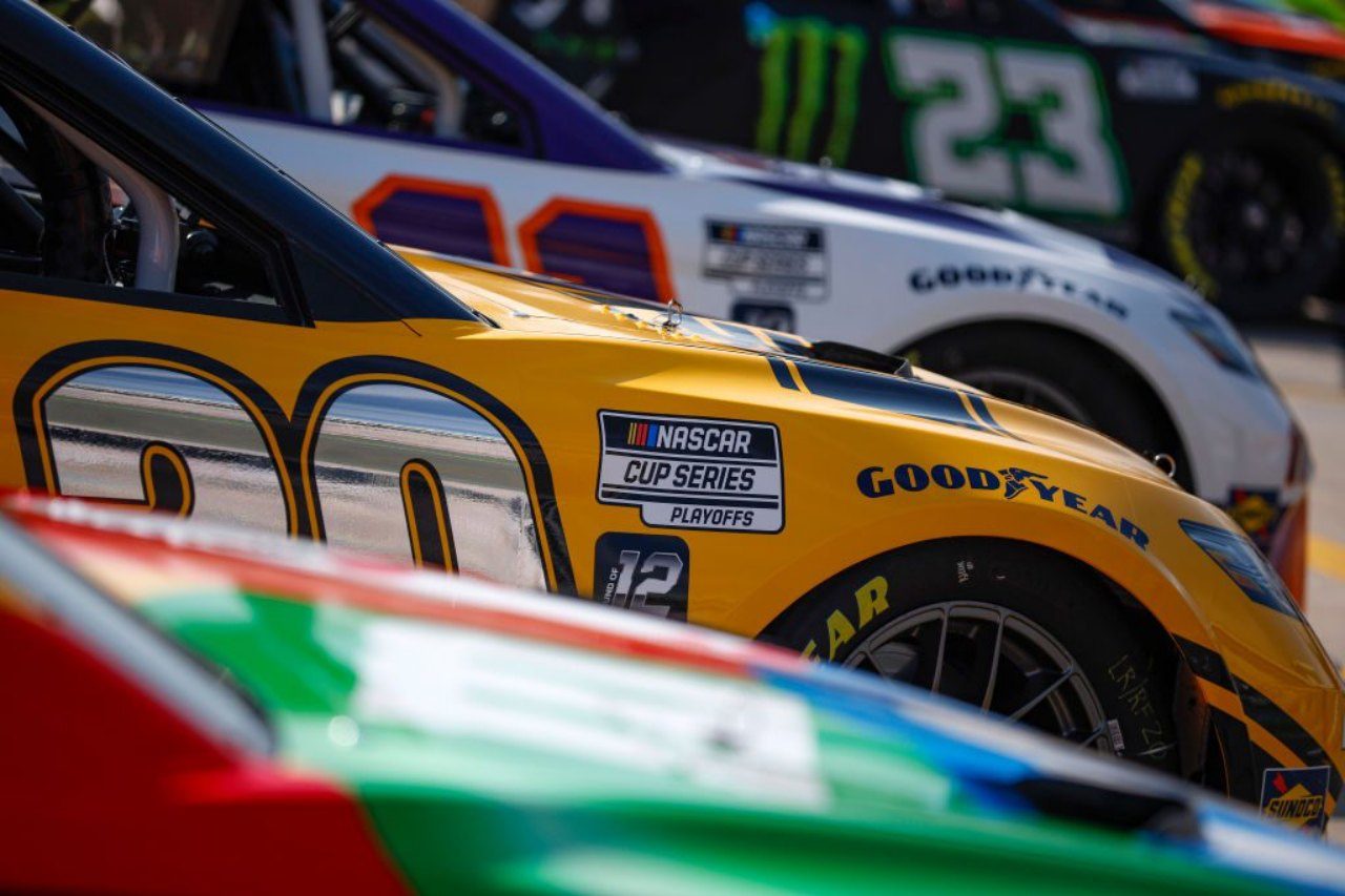 終盤のギャンブルを当てたトヨタのベルが、大逆転の"Round of 8"進出決定／NASCAR第32戦 | autosport web