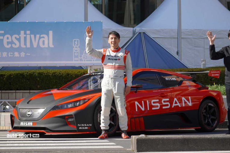 オープニングセレモニーに登壇した東京都の小池百合子知事 | autosport web