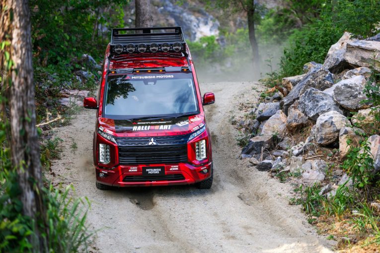 【動画】チーム三菱ラリーアート、アジアクロスカントリーラリー2連覇への挑戦がいよいよスタート。首脳陣が新型トライトンの仕上がりに自信 ...