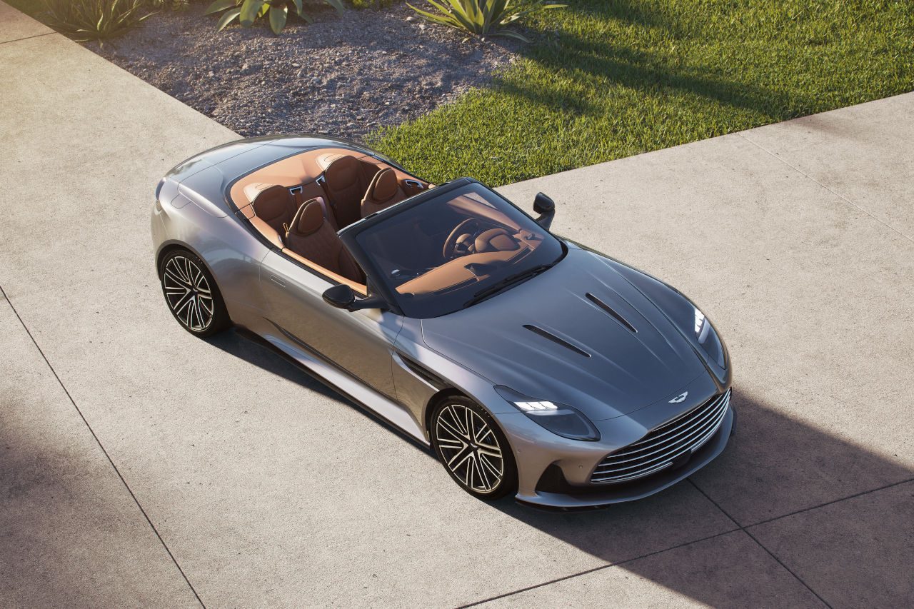 アストンマーティン『DB12ヴォランテ』発表。目指したのは究極のオープントップ・スーパーツアラー | クルマ | autosport web