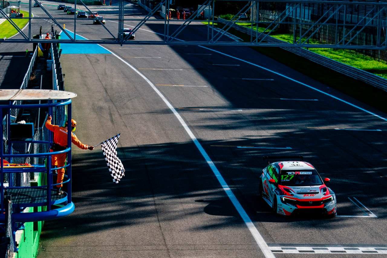 アウディの新鋭パウエルに続き、新型FL5ホンダ・シビックRが初優勝を達成／TCRヨーロッパ第6戦 | autosport web