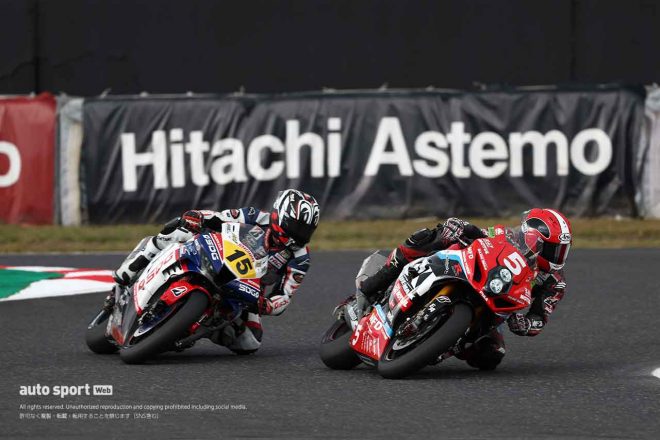 優勝を飾った水野涼（Astemo HondaDream SI Racing）／2023全日本ロード第8戦鈴鹿 JSB1000 レース2 | autosport web