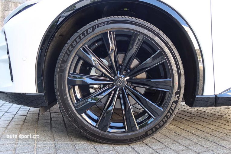 16代目の新キャラクター。走って楽しい“スッキリ”クラウン／トヨタ・クラウン・スポーツHEV試乗 | autosport web