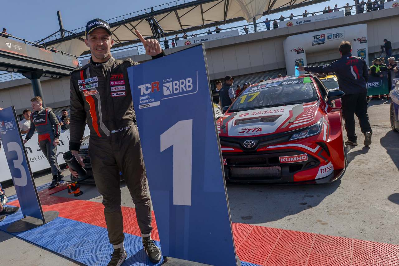 ついにトヨタGRのエースが覚醒。カローラGRS TCRの開発担当マティアス・ロッシが連勝達成／TCR南米第7戦 | autosport web