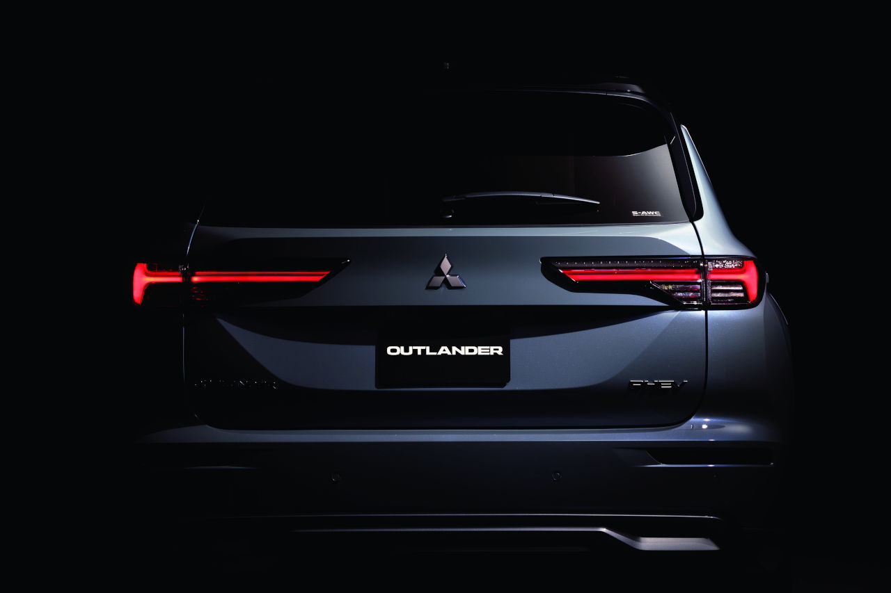 ミツビシ・アウトランダーPHEVが一部改良。インテリアの質と利便性が向上、安全装備も強化 | クルマ | autosport web