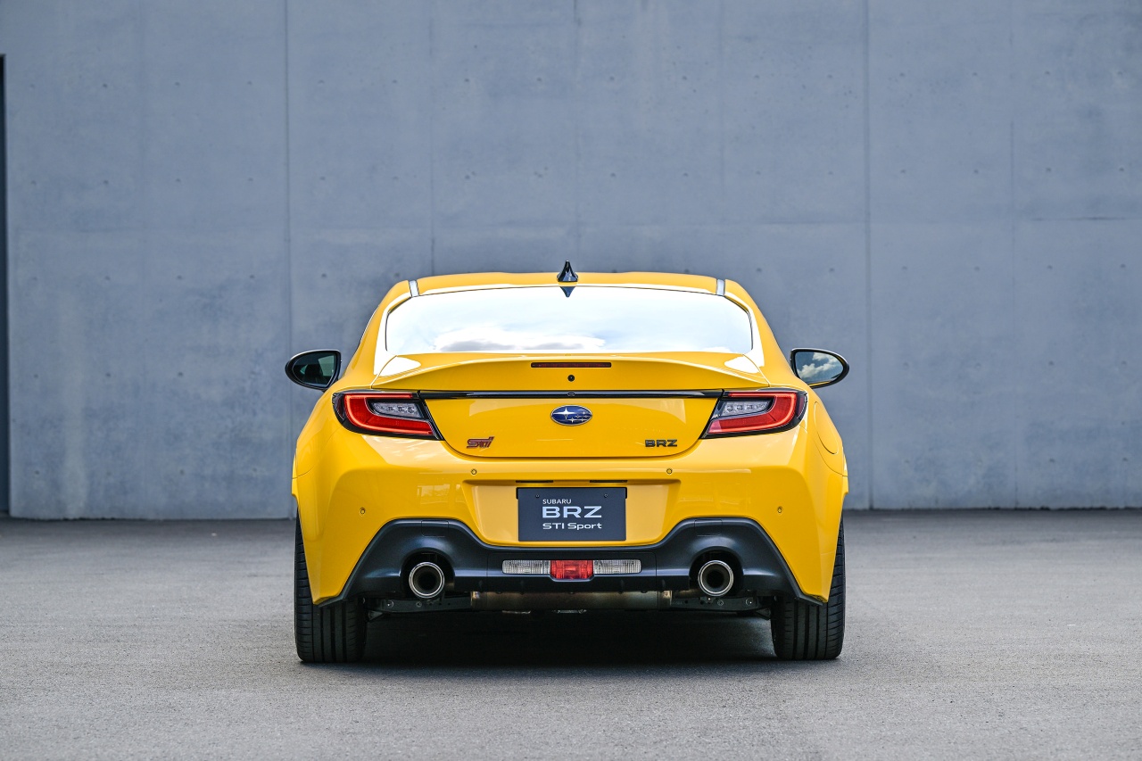 スバルBRZにビビッドな特別カラー登場。300台限定の『STI Sport YELLOW EDITION』の抽選申し込みスタート | autosport web