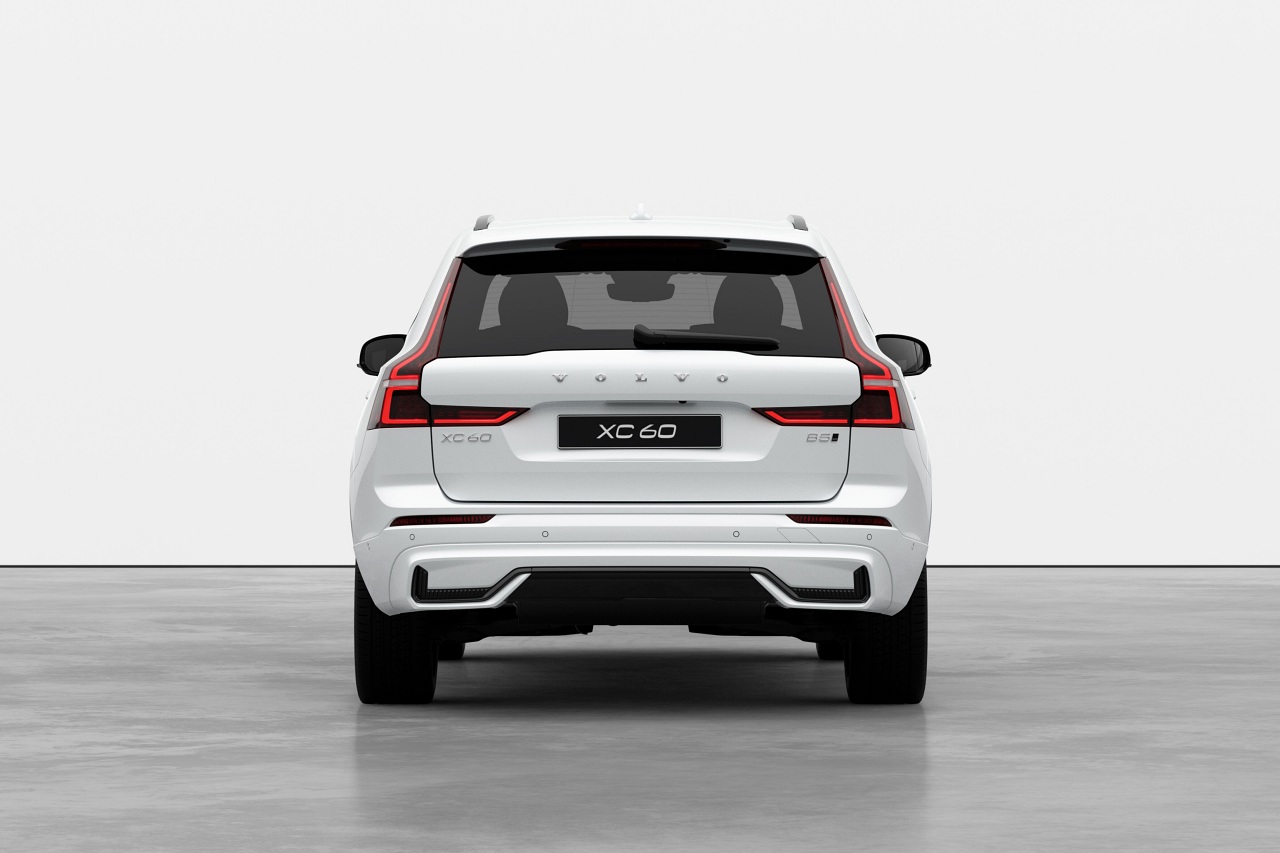 ボルボ、人気SUV『XC60／XC40』に精悍な装いの特別仕様車“Dark Edition”を設定。後車には限定モデルも | autosport web